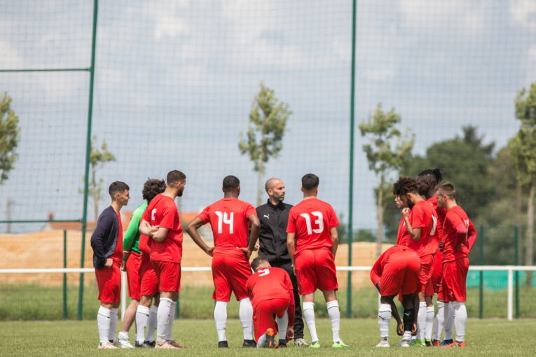 Comment devenir entraineur de foot ? le dossier pour tout comprendre